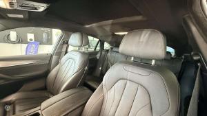 White BMW X6 2017 in Vilnius, with an engine capacity of 2.99 L and mileage of 181 thousand km for 26222 €, photo 23 on AUTOMOTO.COM.LV