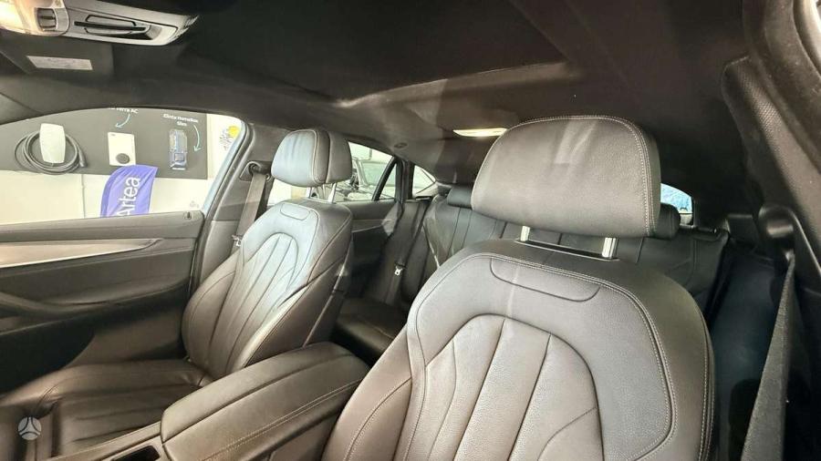 White BMW X6 2017 in Vilnius, with an engine capacity of 2.99 L and mileage of 181 thousand km for 26222 €, photo 23 on AUTOMOTO.COM.LV