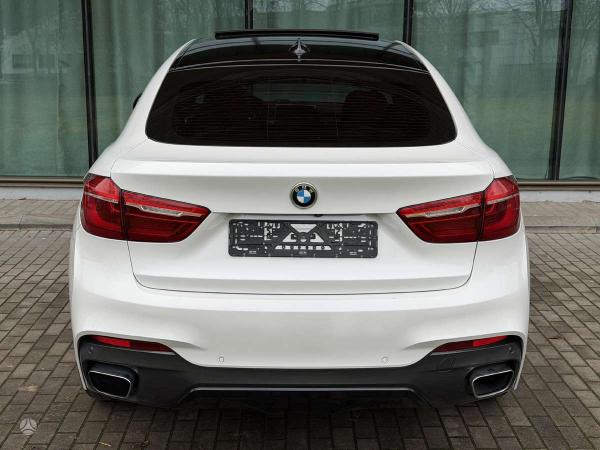 White BMW X6 2018 in Kaunas, with an engine capacity of 2.98 L and mileage of 224 thousand km for 20900 €, photo 5 on AUTOMOTO.COM.LV