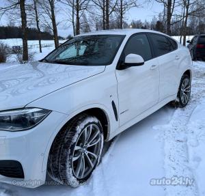 White BMW X6 2018 in Valmiera, with an engine capacity of 3.00 L and mileage of 158 thousand km for 37500 €, photo 2 on AUTOMOTO.COM.LV