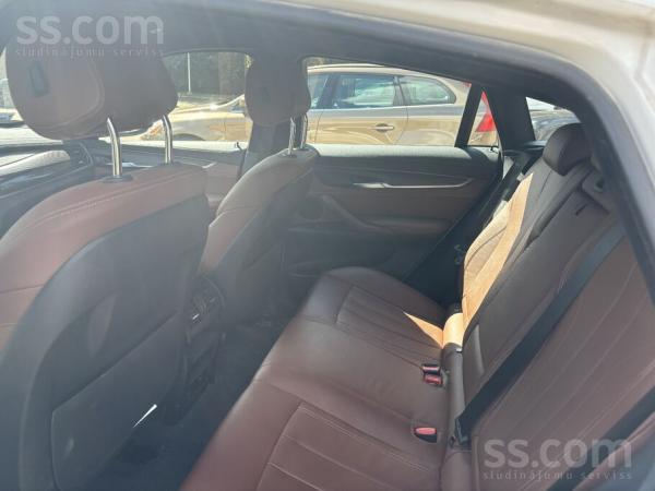 White BMW X6 2018 in Cesis, with an engine capacity of 3.00 L and mileage of 85 thousand km for 39800 €, photo 3 on AUTOMOTO.COM.LV