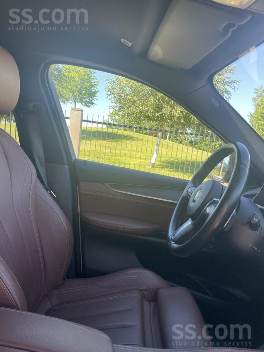 White BMW X6 2018 in Riga, with an engine capacity of 3.00 L and mileage of 220 thousand km for 22400 €, photo 12 on AUTOMOTO.COM.LV