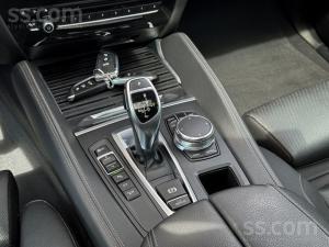 White BMW X6 2018 in Riga, with an engine capacity of 3.00 L and mileage of 232 thousand km for 25800 €, photo 15 on AUTOMOTO.COM.LV