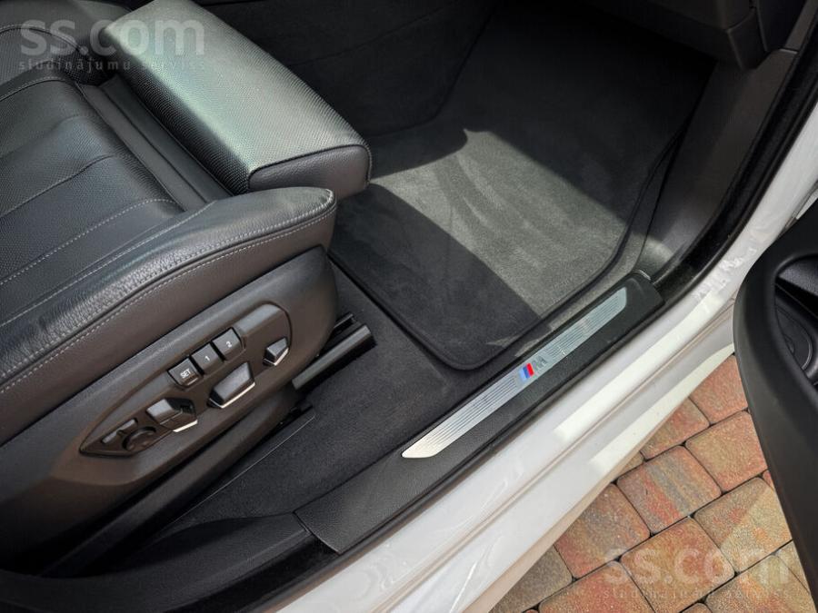 White BMW X6 2018 in Riga, with an engine capacity of 3.00 L and mileage of 232 thousand km for 25800 €, photo 31 on AUTOMOTO.COM.LV
