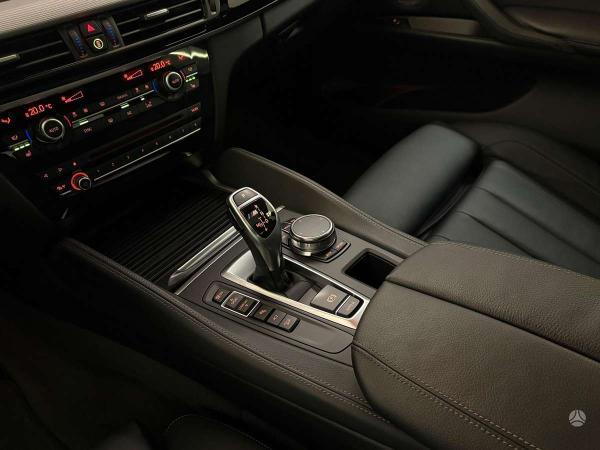 White BMW X6 2018 in Marijampole, with an engine capacity of 2.99 L and mileage of 233 thousand km for 25999 €, photo 4 on AUTOMOTO.COM.LV