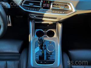 White BMW X6 2020 in Riga, with an engine capacity of 3.00 L and mileage of 157 thousand km for 52990 €, photo 17 on AUTOMOTO.COM.LV