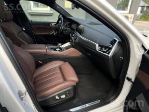 White BMW X6 2020 in Riga, with an engine capacity of 3.00 L and mileage of 108 thousand km for 55750 €, photo 13 on AUTOMOTO.COM.LV