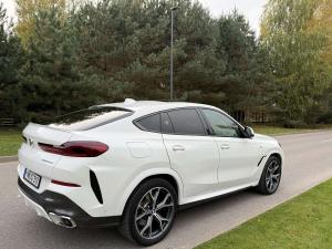 Balts BMW X6 2021 Kauņa, ar dzinēja tilpumu 2.99 L un nobraukumu 54 tūkst. km par 69000 €, foto 4 vietnē AUTOMOTO.COM.LV