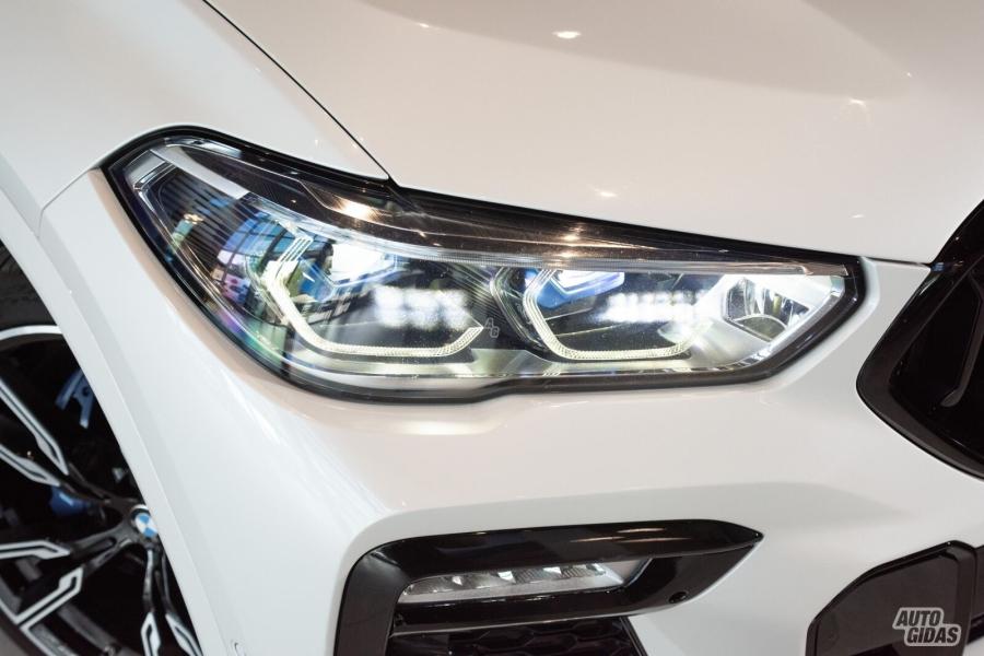Balts BMW X6 2021 Kauņa, ar dzinēja tilpumu 3.00 L un nobraukumu 121 tūkst. km par 56771 €, foto 4 vietnē AUTOMOTO.COM.LV