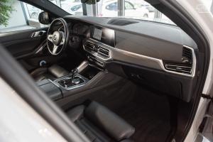Balts BMW X6 2021 Kauņa, ar dzinēja tilpumu 3.00 L un nobraukumu 121 tūkst. km par 56771 €, foto 18 vietnē AUTOMOTO.COM.LV