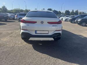 White BMW X6 2021 in Klaipeda, with an engine capacity of 4.40 L and mileage of 58 thousand km for 52500 €, photo 4 on AUTOMOTO.COM.LV