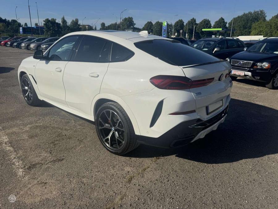 White BMW X6 2021 in Klaipeda, with an engine capacity of 4.40 L and mileage of 58 thousand km for 52500 €, photo 5 on AUTOMOTO.COM.LV