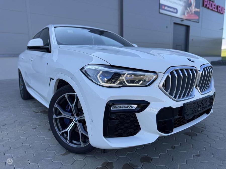 White BMW X6 2021 in Kaunas, with an engine capacity of 2.99 L and mileage of 64 thousand km for 54999 €, photo 1 on AUTOMOTO.COM.LV