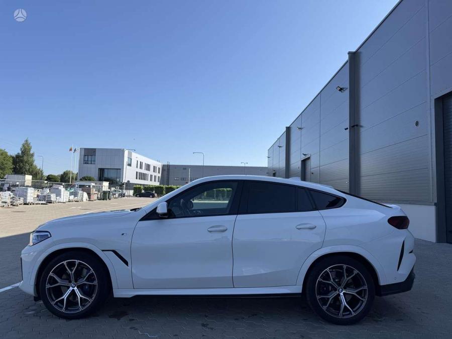 White BMW X6 2021 in Kaunas, with an engine capacity of 2.99 L and mileage of 64 thousand km for 54999 €, photo 8 on AUTOMOTO.COM.LV