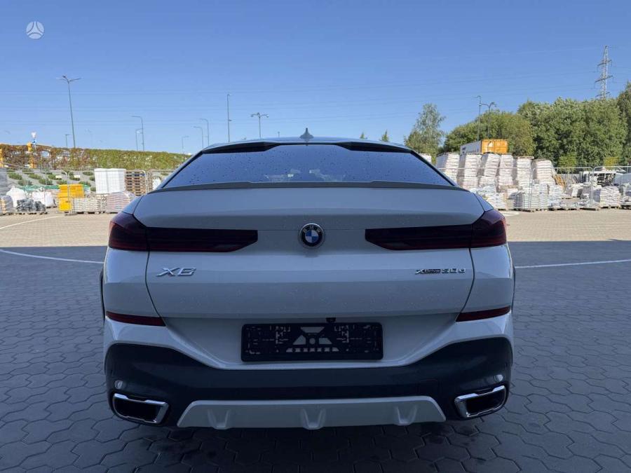 White BMW X6 2021 in Kaunas, with an engine capacity of 2.99 L and mileage of 64 thousand km for 54999 €, photo 11 on AUTOMOTO.COM.LV