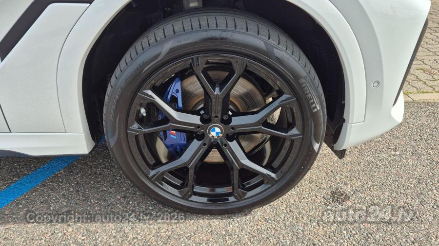 Balts BMW X6 2022 Tallina, ar dzinēja tilpumu 3.00 L un nobraukumu 66 tūkst. km par 56900 €, foto 18 vietnē AUTOMOTO.COM.LV