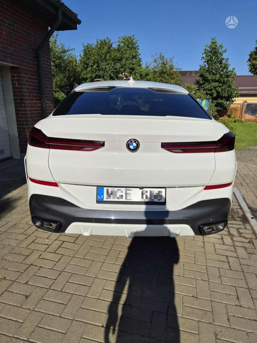 White BMW X6 2022 in Kaunas, with an engine capacity of 0.00 L and mileage of 126 thousand km for 51000 €, photo 6 on AUTOMOTO.COM.LV