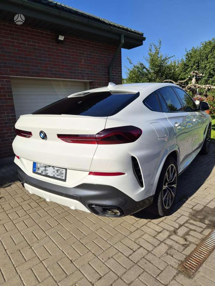 White BMW X6 2022 in Kaunas, with an engine capacity of 0.00 L and mileage of 126 thousand km for 51000 €, photo 7 on AUTOMOTO.COM.LV