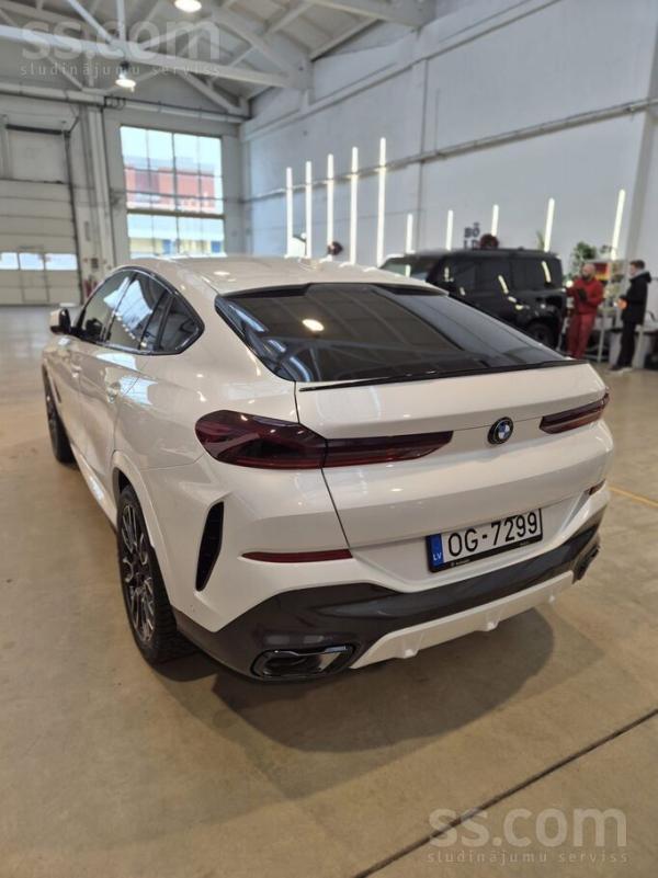 White BMW X6 2025 in Riga, with an engine capacity of 3.00 L and mileage of 8 thousand km for 87000 €, photo 4 on AUTOMOTO.COM.LV