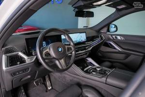 Balts BMW X6 2025 Marijampole, ar dzinēja tilpumu 3.00 L un nobraukumu 20 tūkst. km par 87450 €, foto 25 vietnē AUTOMOTO.COM.LV