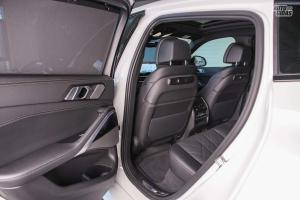 White BMW X6 2025 in Marijampole, with an engine capacity of 3.00 L and mileage of 20 thousand km for 82450 €, photo 34 on AUTOMOTO.COM.LV