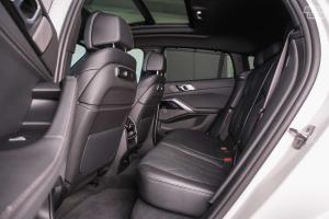 White BMW X6 2025 in Marijampole, with an engine capacity of 3.00 L and mileage of 20 thousand km for 82450 €, photo 35 on AUTOMOTO.COM.LV
