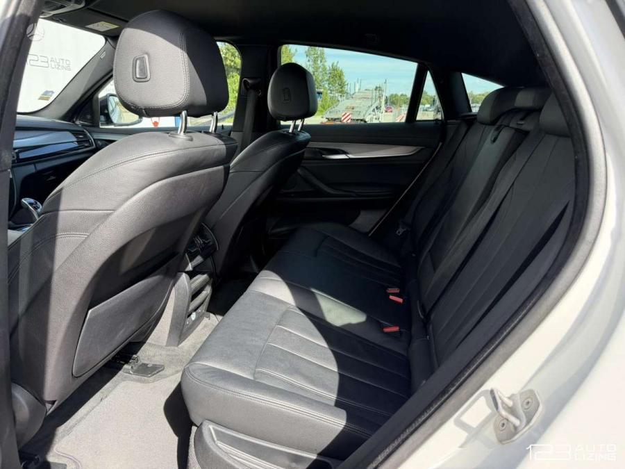 Balts BMW X6 2015 Tauragė, ar dzinēja tilpumu 3.00 L un nobraukumu 221 tūkst. km par 19900 €, foto 12 vietnē AUTOMOTO.COM.LV