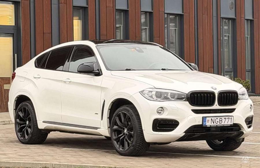 White BMW X6 2016 in Kaunas, with an engine capacity of 3.00 L and mileage of 153 thousand km for 24500 €, photo 4 on AUTOMOTO.COM.LV