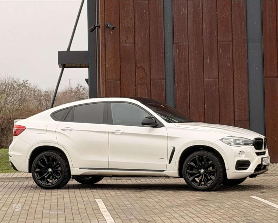 White BMW X6 2016 in Kaunas, with an engine capacity of 3.00 L and mileage of 153 thousand km for 24500 €, photo 7 on AUTOMOTO.COM.LV