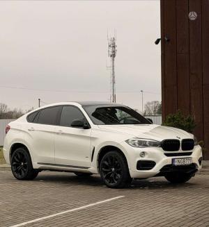 White BMW X6 2016 in Kaunas, with an engine capacity of 3.00 L and mileage of 153 thousand km for 24500 €, photo 8 on AUTOMOTO.COM.LV
