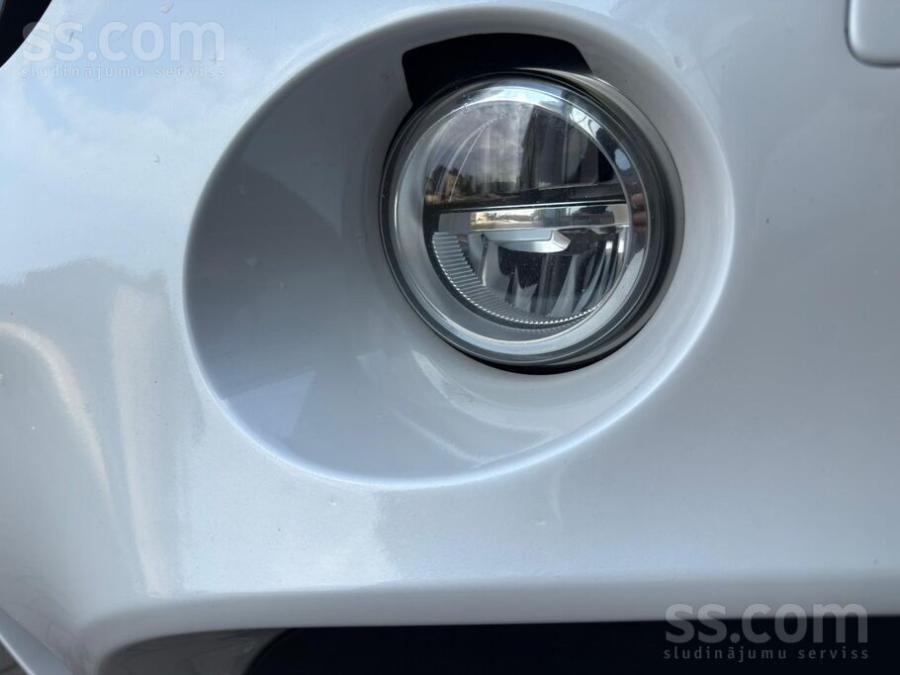 White BMW X6 2016 in Balvi, with an engine capacity of 3.00 L and mileage of 210 thousand km for 25900 €, photo 9 on AUTOMOTO.COM.LV