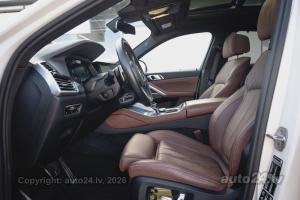 White BMW X6 2022 in Tartu, with an engine capacity of 3.00 L and mileage of 66 thousand km for 69900 €, photo 13 on AUTOMOTO.COM.LV