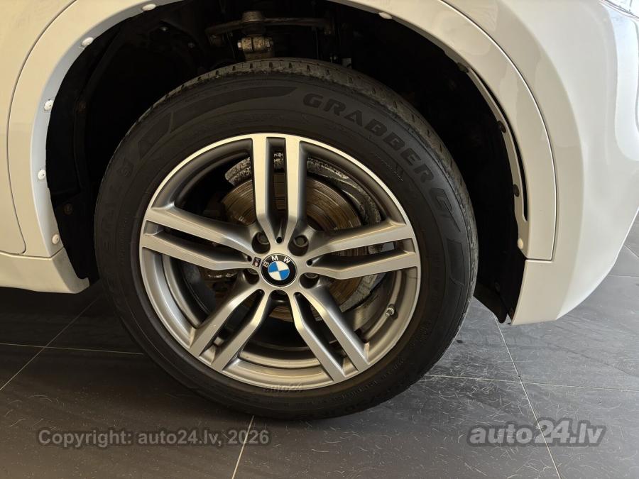 White BMW X6 2017 in Tallinn, with an engine capacity of 3.00 L and mileage of 132 thousand km for 32320 €, photo 8 on AUTOMOTO.COM.LV