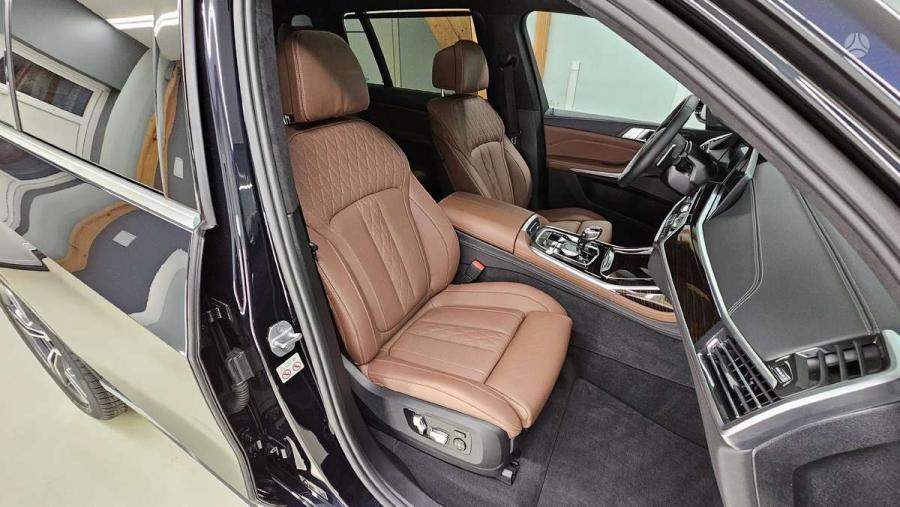 Melns BMW X7 2019 Tallina, ar dzinēja tilpumu 2.99 L un nobraukumu 65 tūkst. km par 72995 €, foto 9 vietnē AUTOMOTO.COM.LV
