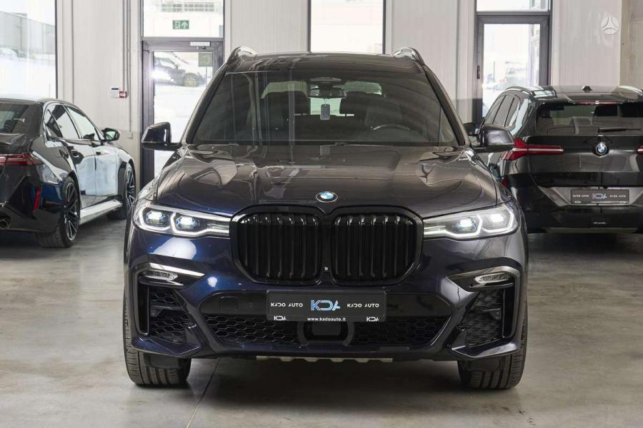 Black BMW X7 2019 in Kaunas, with an engine capacity of 2.99 L and mileage of 191 thousand km for 48950 €, photo 2 on AUTOMOTO.COM.LV