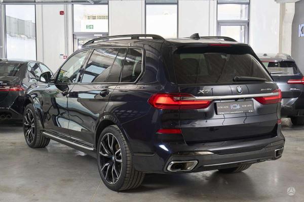 Black BMW X7 2019 in Kaunas, with an engine capacity of 2.99 L and mileage of 191 thousand km for 48950 €, photo 6 on AUTOMOTO.COM.LV