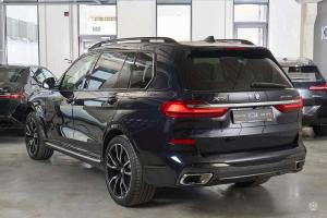 Black BMW X7 2019 in Kaunas, with an engine capacity of 2.99 L and mileage of 191 thousand km for 48950 €, photo 6 on AUTOMOTO.COM.LV