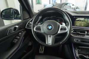 Black BMW X7 2019 in Kaunas, with an engine capacity of 2.99 L and mileage of 191 thousand km for 48950 €, photo 13 on AUTOMOTO.COM.LV