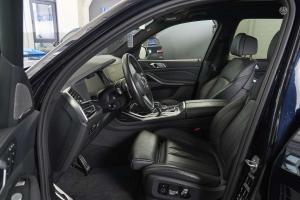 Black BMW X7 2019 in Kaunas, with an engine capacity of 2.99 L and mileage of 191 thousand km for 48950 €, photo 17 on AUTOMOTO.COM.LV