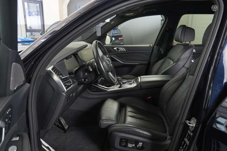 Black BMW X7 2019 in Kaunas, with an engine capacity of 2.99 L and mileage of 191 thousand km for 48950 €, photo 17 on AUTOMOTO.COM.LV