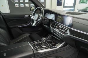 Black BMW X7 2019 in Kaunas, with an engine capacity of 2.99 L and mileage of 191 thousand km for 48950 €, photo 31 on AUTOMOTO.COM.LV