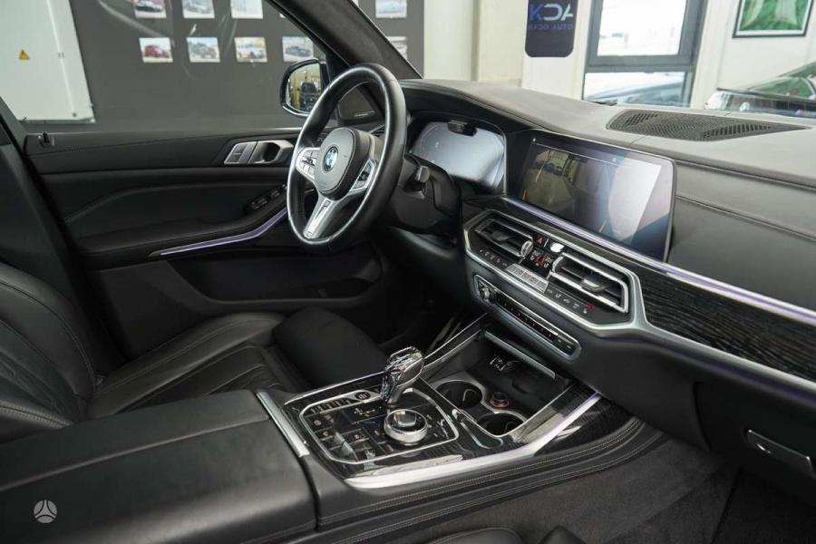 Black BMW X7 2019 in Kaunas, with an engine capacity of 2.99 L and mileage of 191 thousand km for 48950 €, photo 31 on AUTOMOTO.COM.LV