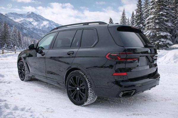 Melns BMW X7 2019 Tallina, ar dzinēja tilpumu 4.40 L un nobraukumu 140 tūkst. km par 50000 €, foto 3 vietnē AUTOMOTO.COM.LV
