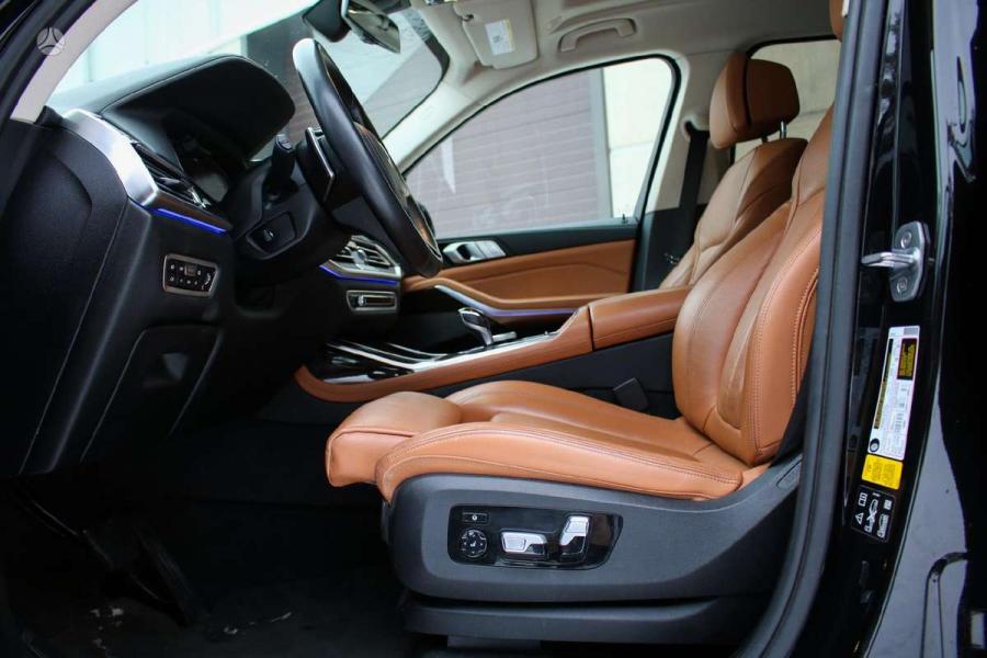 Black BMW X7 2019 in Tallinn, with an engine capacity of 4.40 L and mileage of 140 thousand km for 50000 €, photo 13 on AUTOMOTO.COM.LV