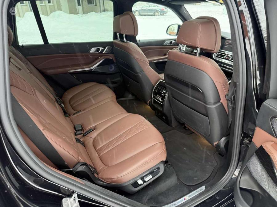 Melns BMW X7 2019 Tauragė, ar dzinēja tilpumu 2.99 L un nobraukumu 180 tūkst. km par 44500 €, foto 13 vietnē AUTOMOTO.COM.LV