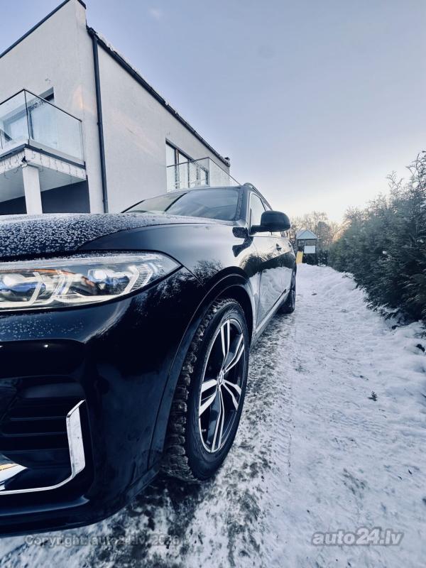Black BMW X7 2019 in Tallinn, with an engine capacity of 3.00 L and mileage of 130 thousand km for 55000 €, photo 3 on AUTOMOTO.COM.LV