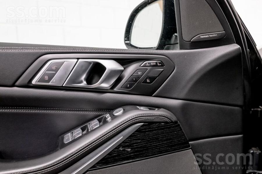 Black BMW X7 2019 in Tallinn, with an engine capacity of 3.00 L and mileage of 157 thousand km for 48000 €, photo 16 on AUTOMOTO.COM.LV