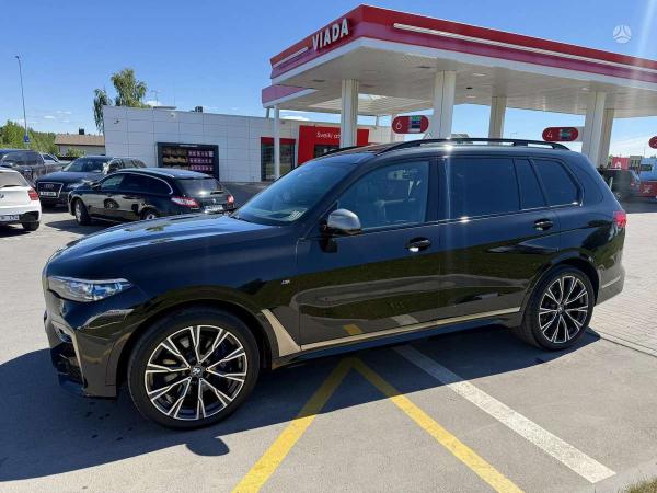 Black BMW X7 2019 in Taurage, with an engine capacity of 2.99 L and mileage of 190 thousand km for 42900 €, photo 3 on AUTOMOTO.COM.LV