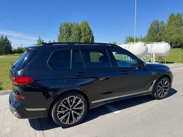 Black BMW X7 2019 in Taurage, with an engine capacity of 2.99 L and mileage of 190 thousand km for 42900 €, photo 9 on AUTOMOTO.COM.LV