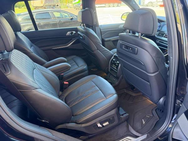 Black BMW X7 2019 in Taurage, with an engine capacity of 2.99 L and mileage of 190 thousand km for 42900 €, photo 10 on AUTOMOTO.COM.LV
